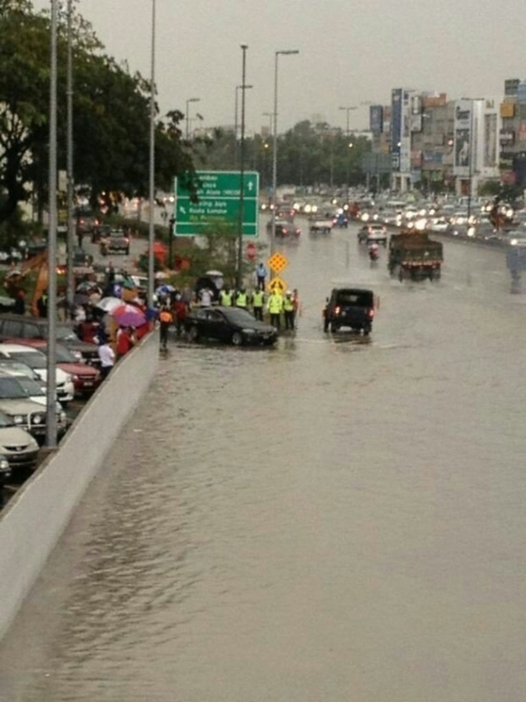 Immediate Action Taken After Puchong Flood - Hype Malaysia