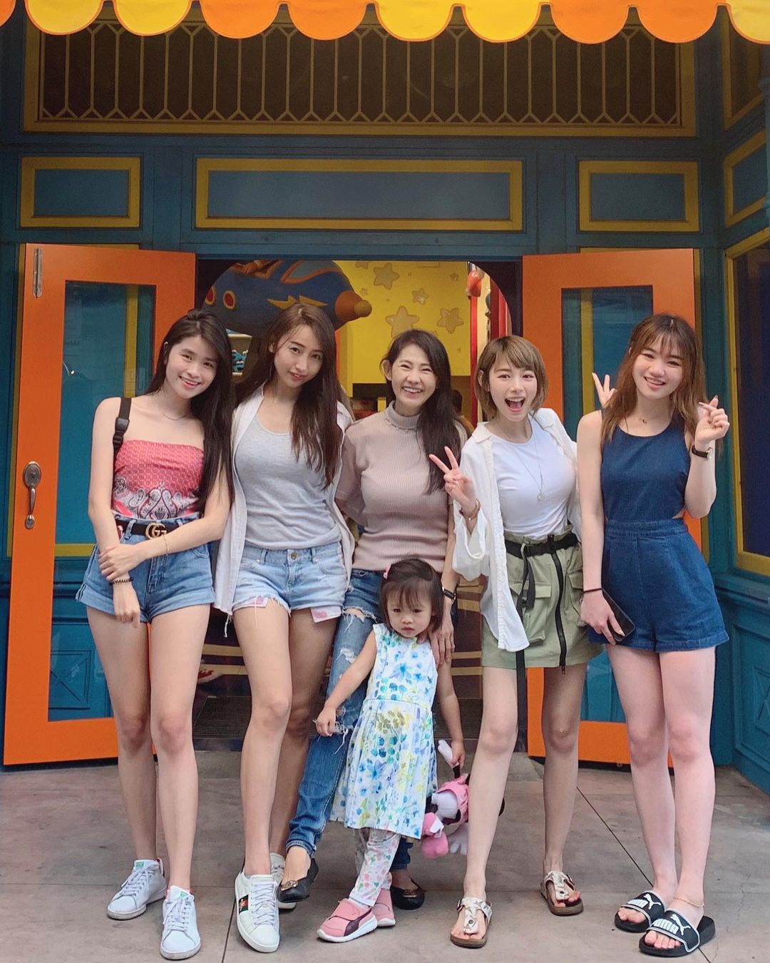 Local Actress Lin Min Chen & Her Mom Are Often Mistaken For Sisters ...