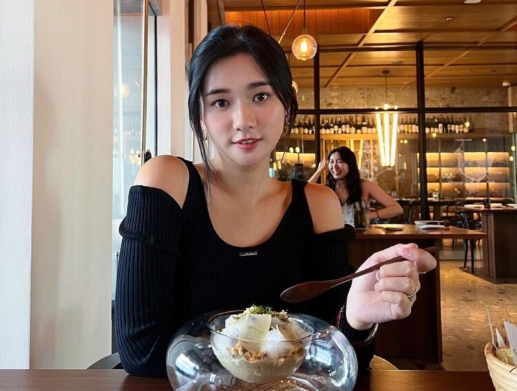 Qiu Wen Explains Why She Refuses To Display Branded Bags Even Though ...