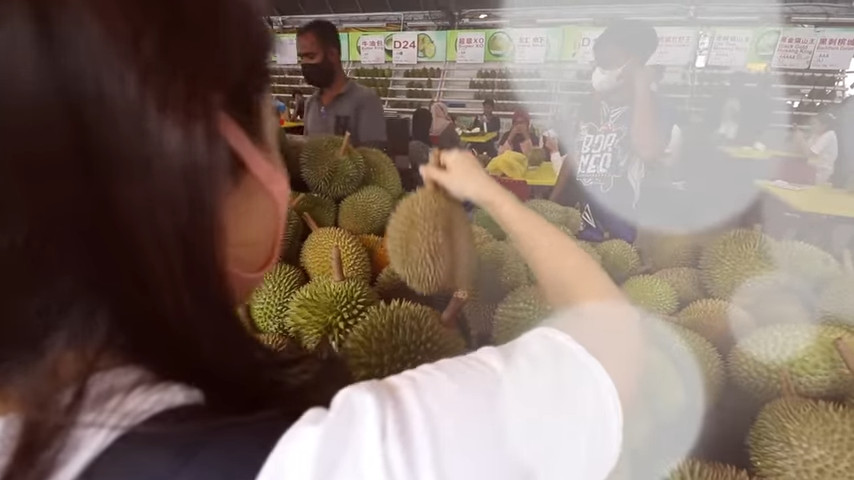 Japanese YouTuber iChang RM Cried While Eating Durian For The First ...