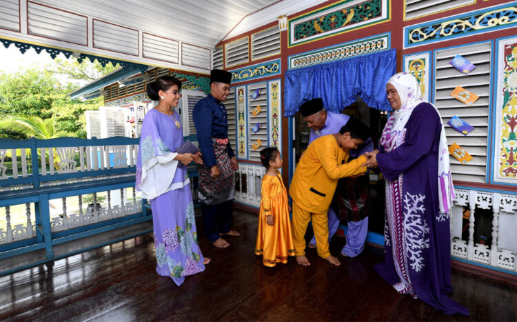 Gongxi Raya: Malaysians Will Celebrate CNY & Hari Raya In The Same Week ...