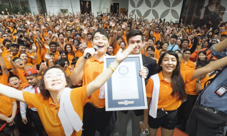 (Video) Uncle Roger Introduces Fiancée Sabrina In New Restaurant Video ...