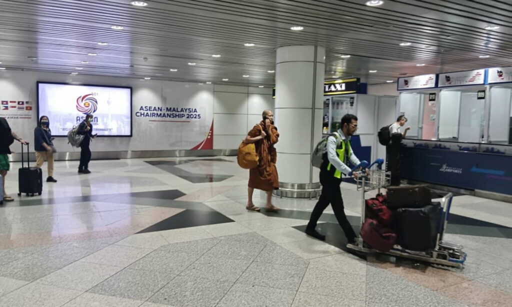 (Video) Ananda Krishnan's Son Ven Ajahn Siripanyo Returns To KL For ...