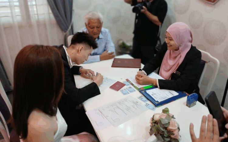 (Photos) Badminton Players Ong Yew Sin & Aya Ohori Officially Tie The Knot! - Hype Malaysia